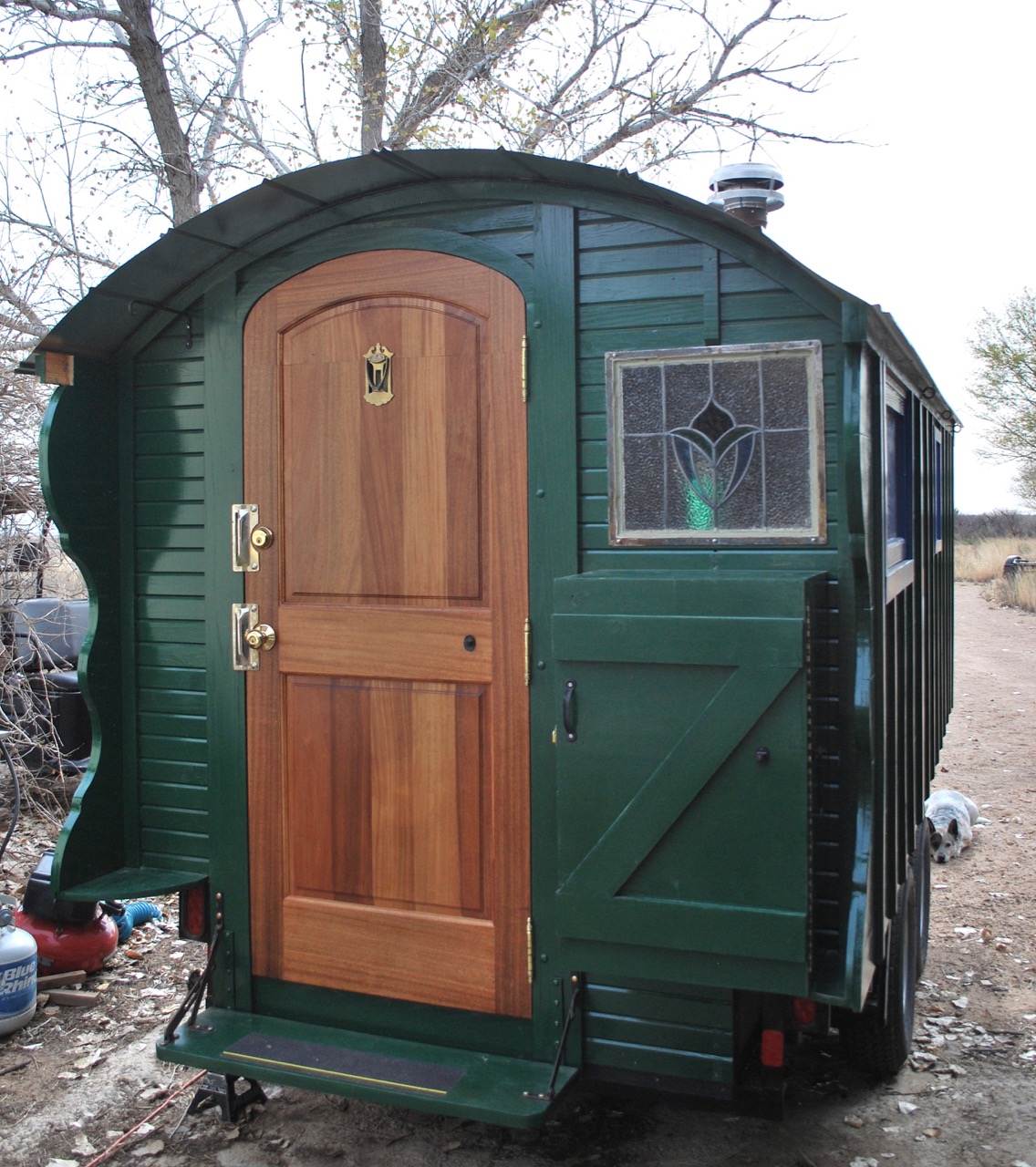 A Dog and Her Vardo – Preindustrial Craftsmanship